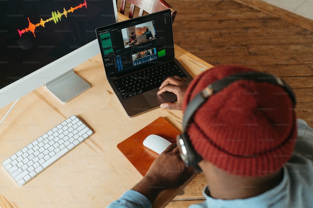 How To Become A Full-Time Content Creator