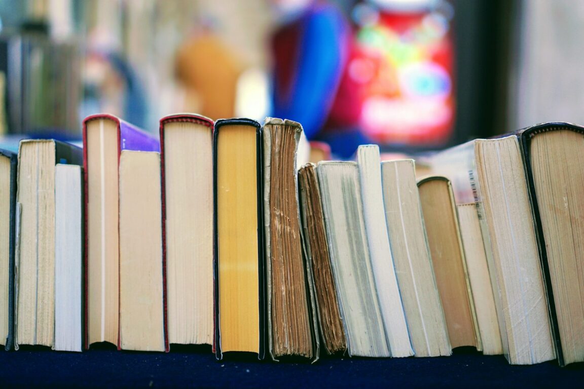 10 Websites That Will Pay You To Read Books